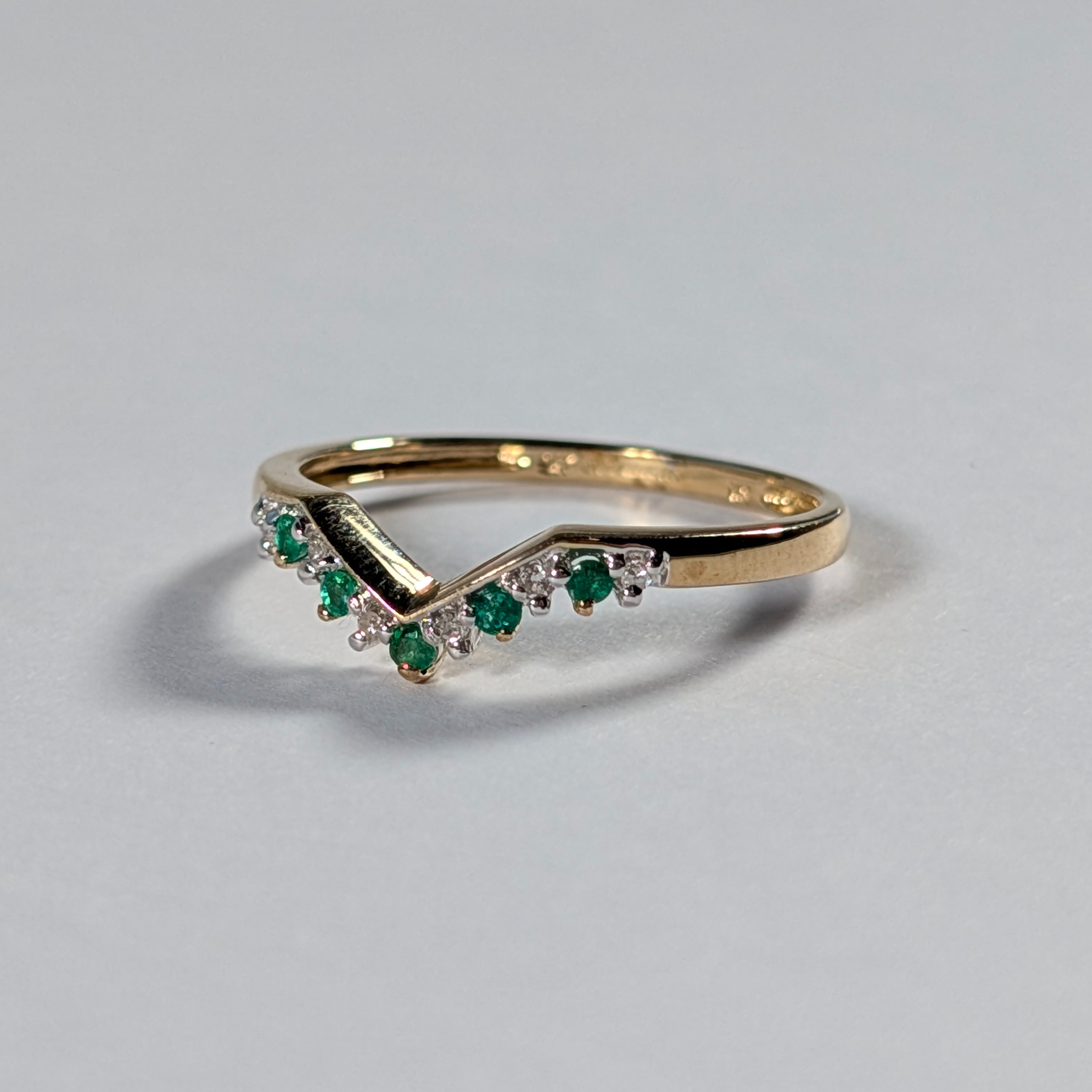 Pre-owned 9ct Gold Diamond & Emerald Wishbone Ring by QVC Size R - Own4Less